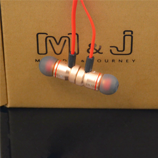 M&J M9 - World of Bluetooth